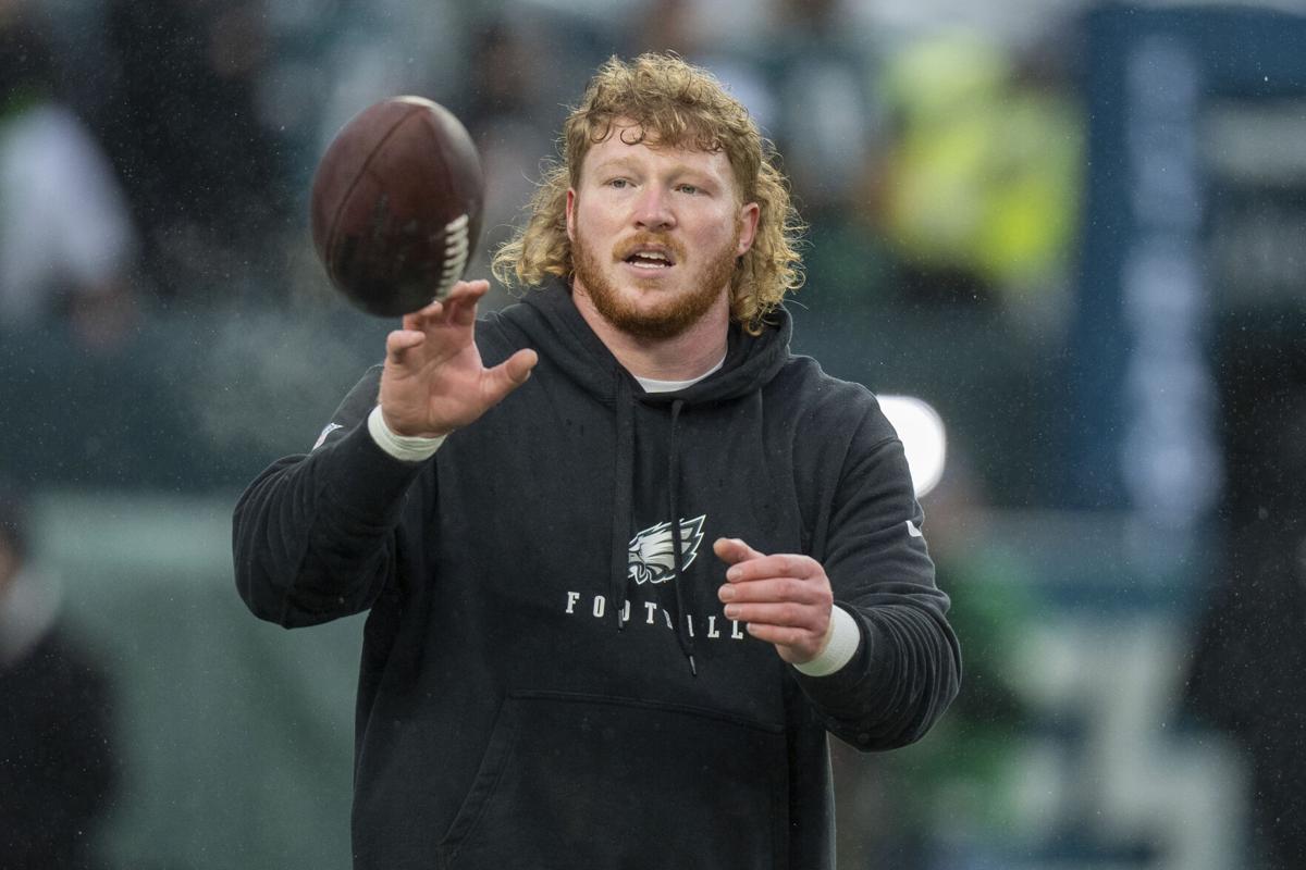 Eagles and Cam Jurgens agree to a 4-year extension