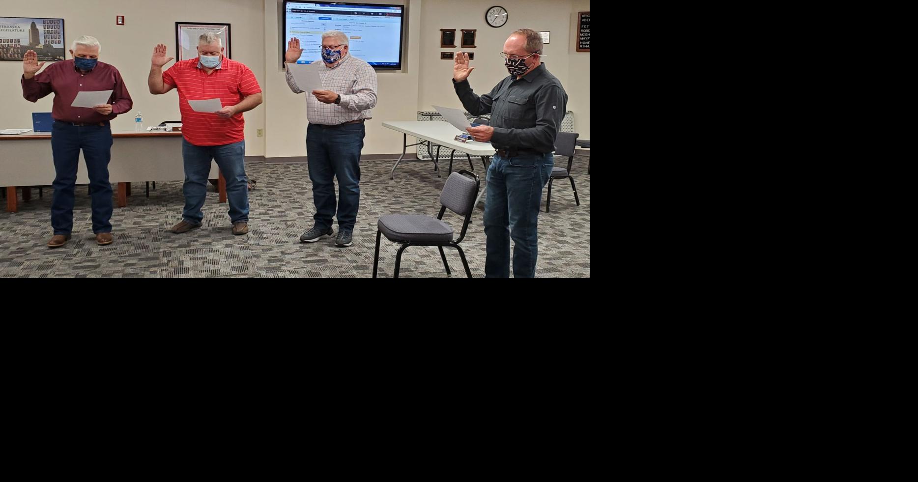 Newly elected City Council members take oath of office