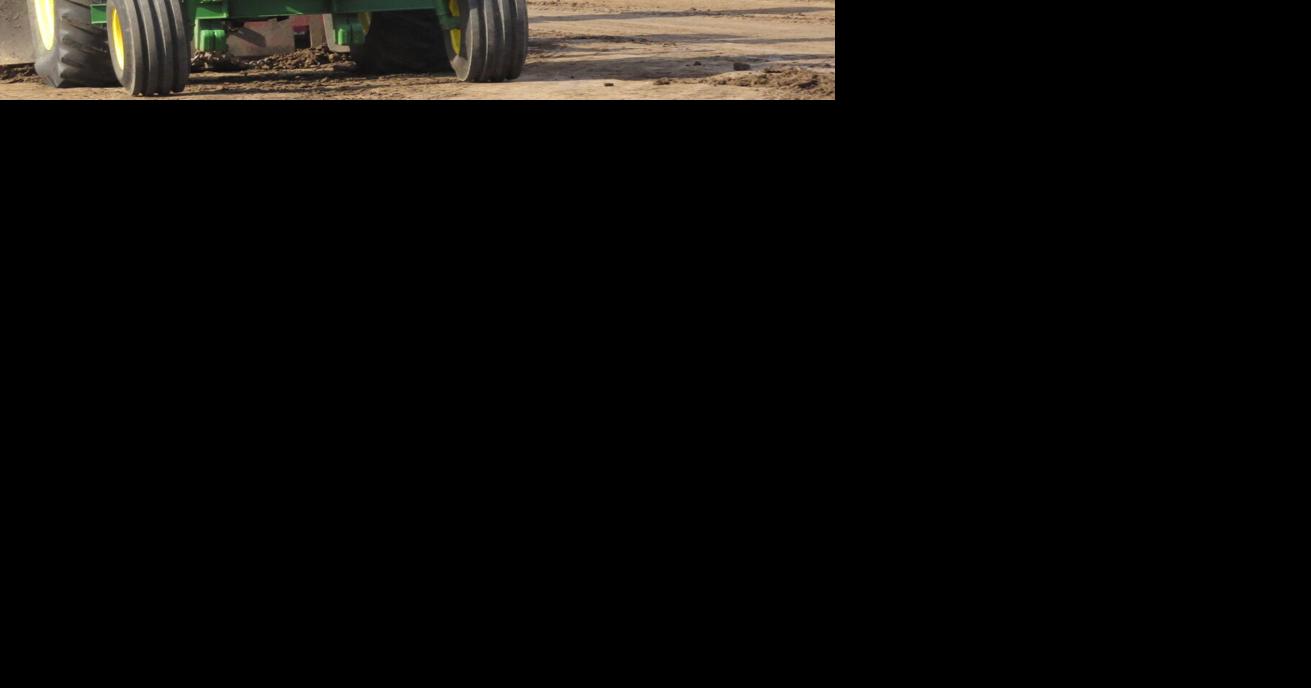 Pickrell Tractor Pull held