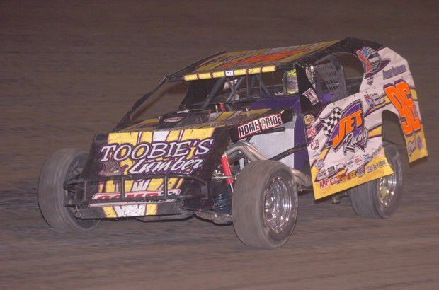 Saathoff wins fourth straight