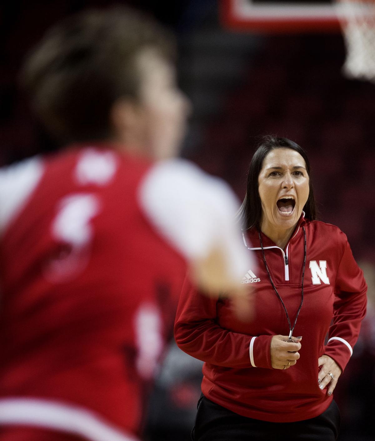 More than 1,000 fans show up for first look at Nebraska women's ...