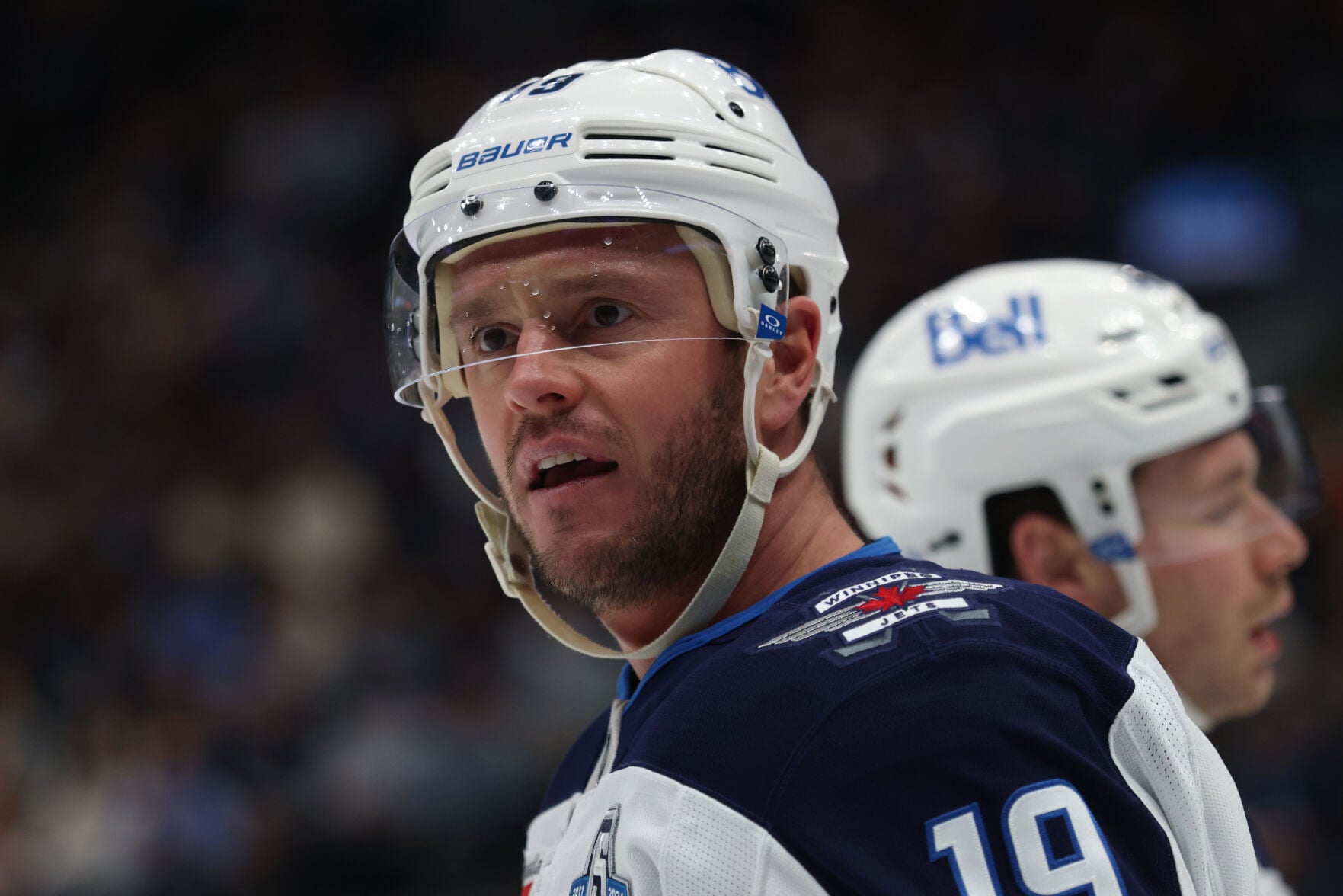 Toews, a 3-time Cup champ, ex-Blackhawks captain, retires