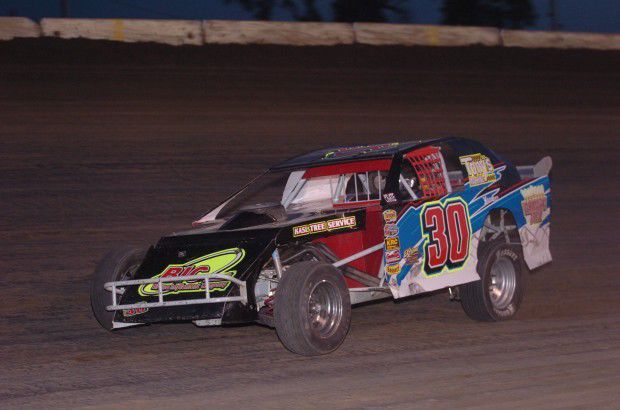 Metz earns second straight A Feature win