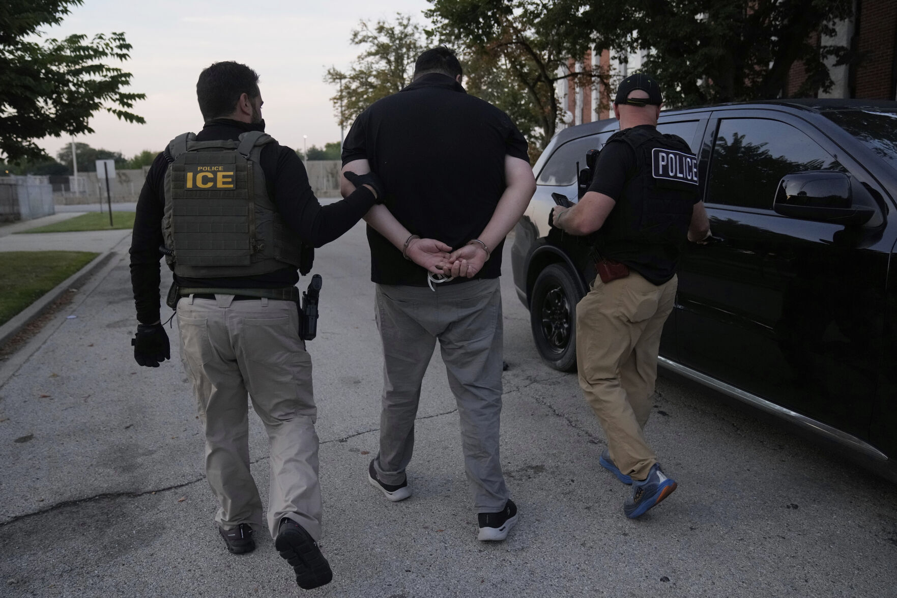 ICE denies using excessive force in Chicago area