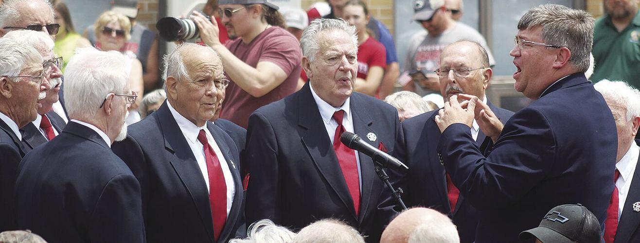 Brothers of Honor — Everett dedicates statue to two military heroes ...