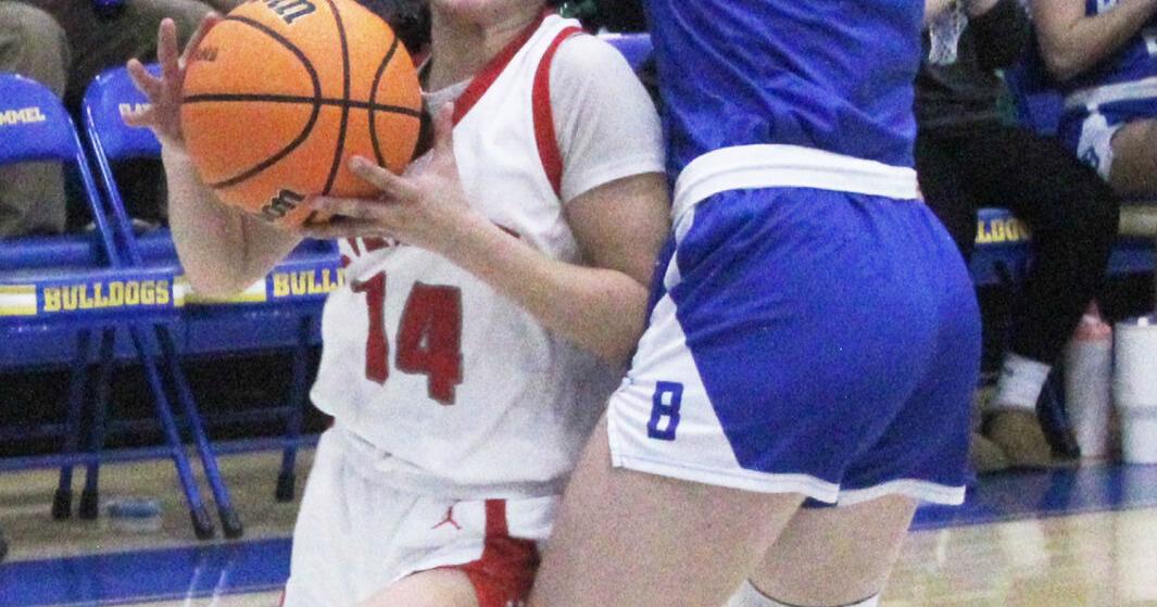 Berlin girls run past Everett in ICC semifinal | Local | bedfordgazette.com