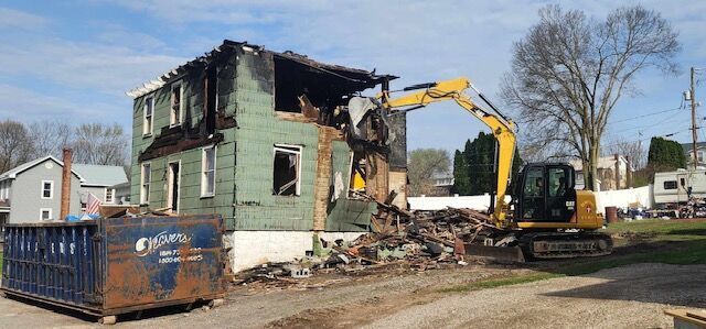 Saxton zeroes in on new mayor, fire-gutted house razed | Local News ...