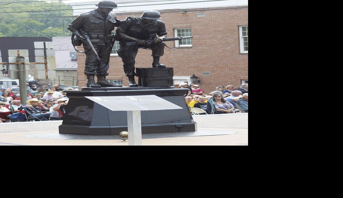 Brothers of Honor — Everett dedicates statue to two military heroes ...