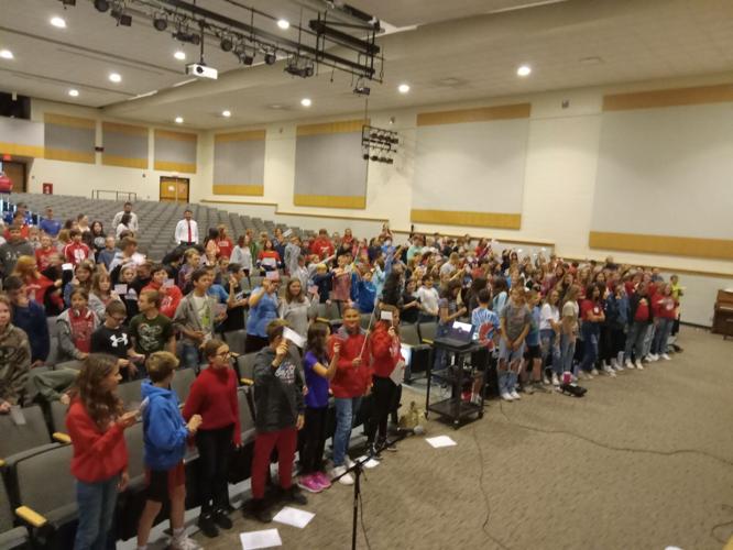 Middle Schoolers raise voices to honor veterans | Local News ...