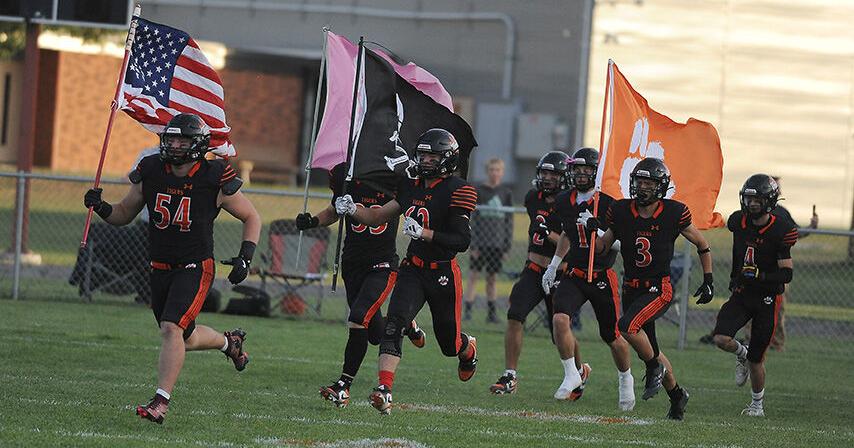 Photos: Manhattan vs. Three Forks Football | Photos | belgrade-news.com