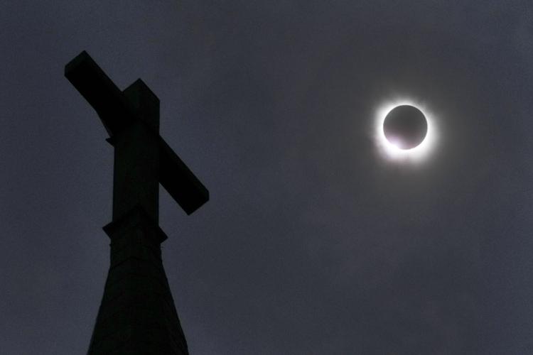 Eclipse across America: Total solar eclipse traverses, captivates U.S ...
