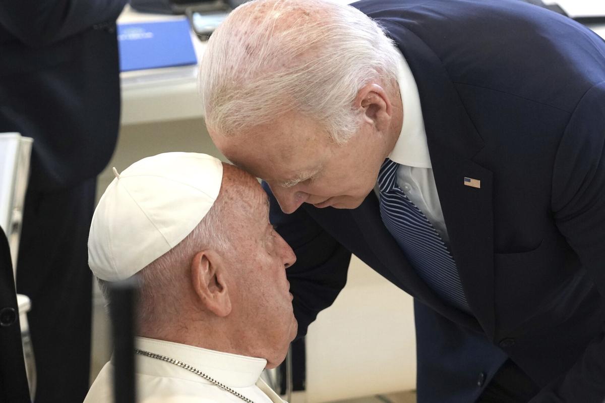 Biden goes forehead-to-forehead with Pope Francis; White House, media ...