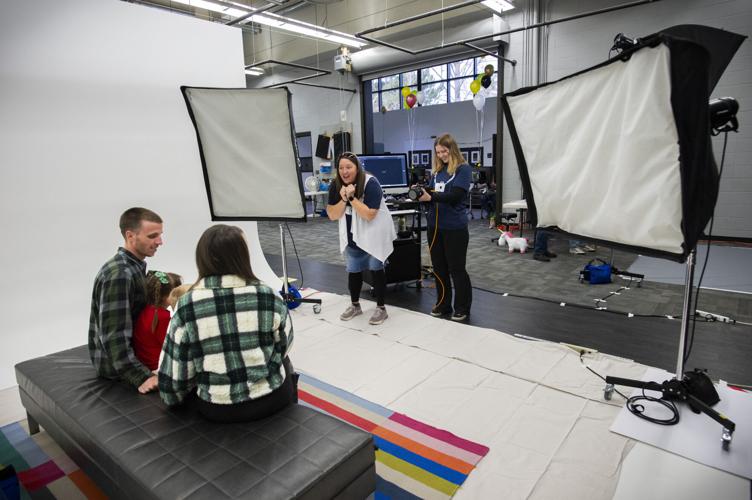 Montana State students spread holiday cheer at Community Portrait Day ...