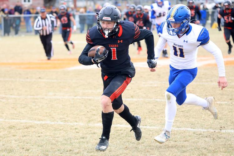 Tigers trounce Mustangs 46-0, set to face Jefferson in semis | Football ...