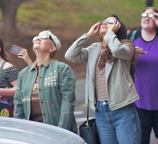 Eclipse across America: Total solar eclipse traverses, captivates U.S ...