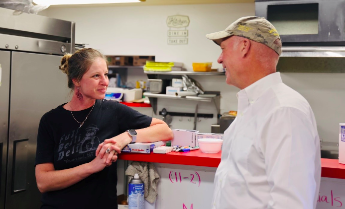 Governor meets with restaurant owners, apprentices | Work | belgrade ...