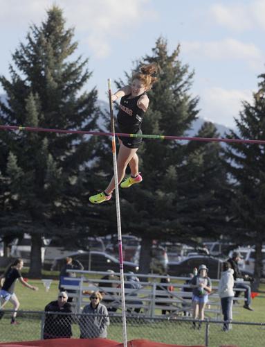 Manhattan's Arthun begins track season in record-breaking fashion ...