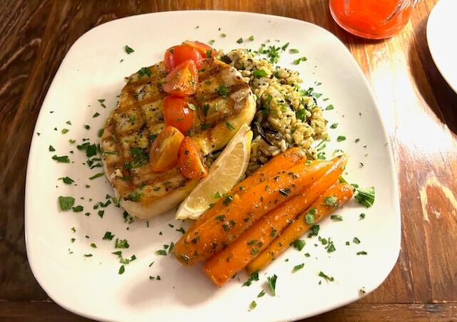 Restaurant Review: The '6 House Pub in Williamstown is so familiar you ...