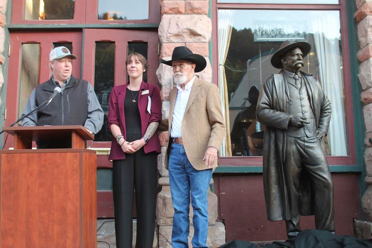 Bully for Bullock! Citizens gather for the unveiling of Deadwood legend ...