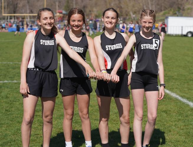Jeff Smit Memorial Track Meet draws 1,103 middle school athletes ...