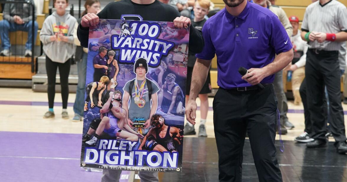 Belle Fourche Bronc wrestler Riley Dighton honored for 100th career win ...