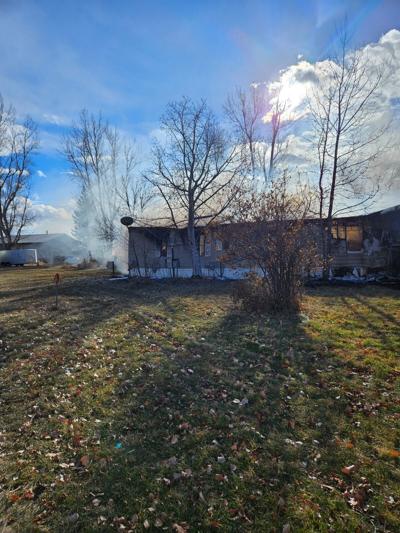 Monday morning structure fire leaves residents displaced | Local News ...