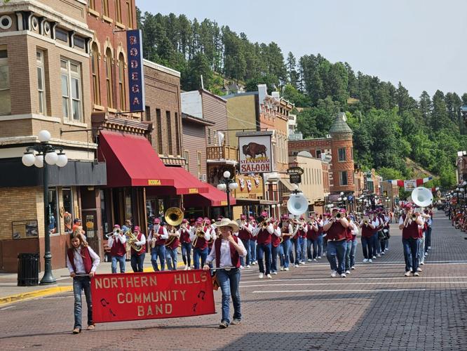 Days of ’76 Parade rolls through Main St. to celebrate a week of rodeo ...