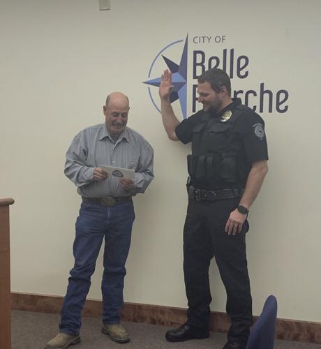 Belle Fourche swears in new police officer | Local News | bhpioneer.com