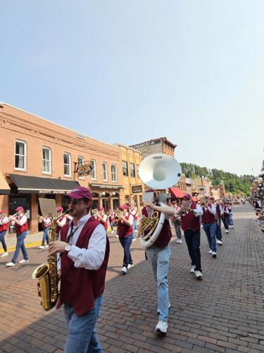 Days of ’76 Parade rolls through Main St. to celebrate a week of rodeo ...