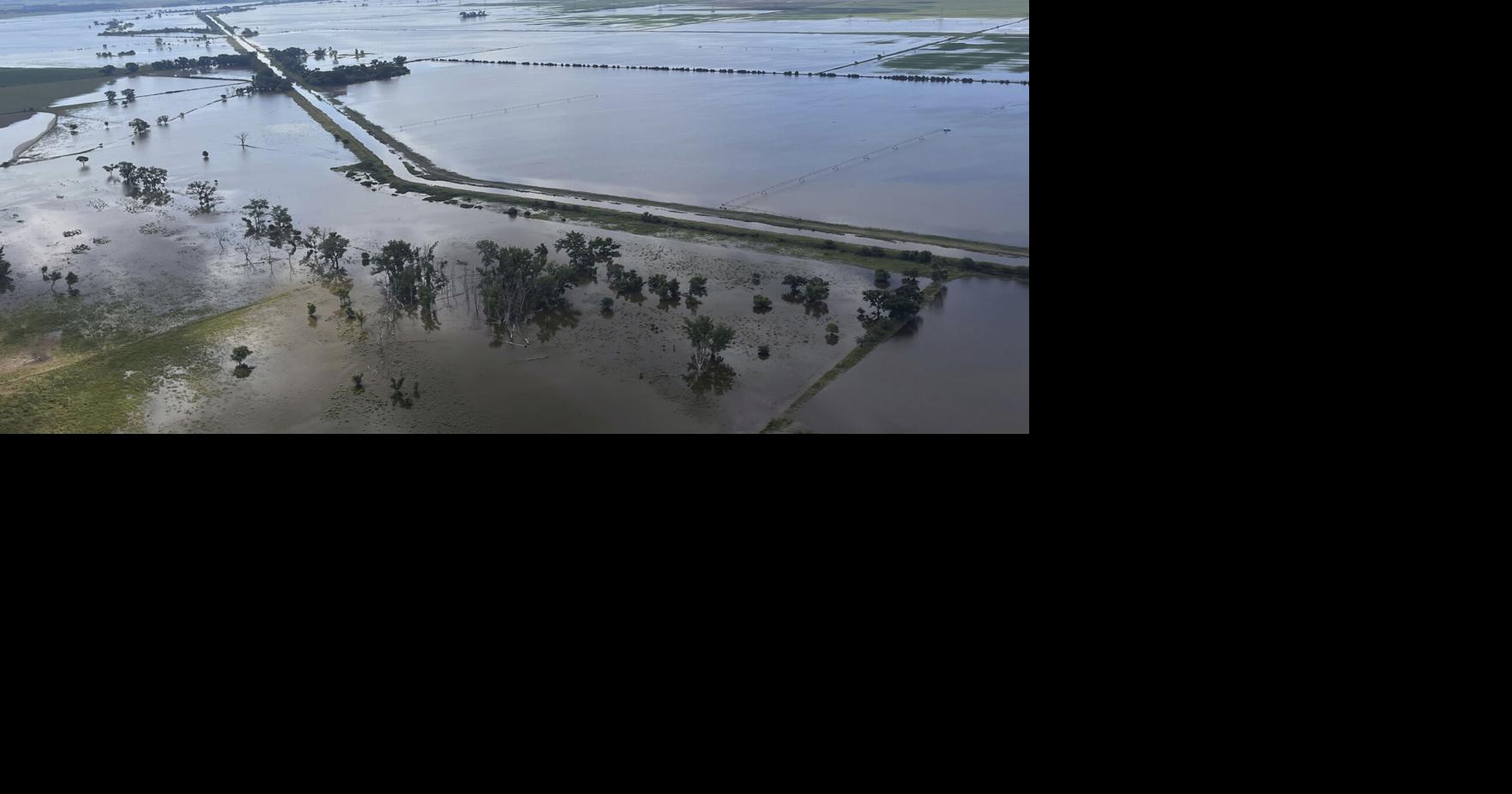 More rain possible in deluged Midwest as flooding breaches levees in ...