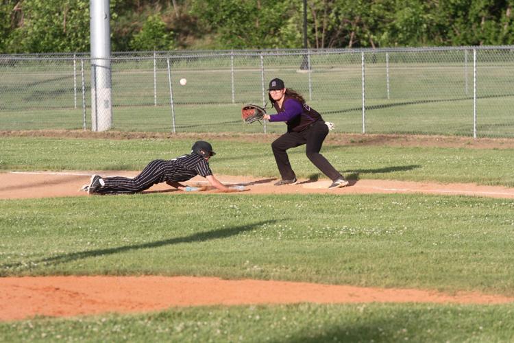 Belle Fourche outslugs Hitmen | Local Sports | bhpioneer.com