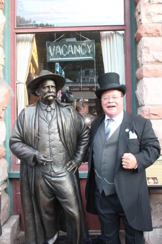 Bully for Bullock! Citizens gather for the unveiling of Deadwood legend ...