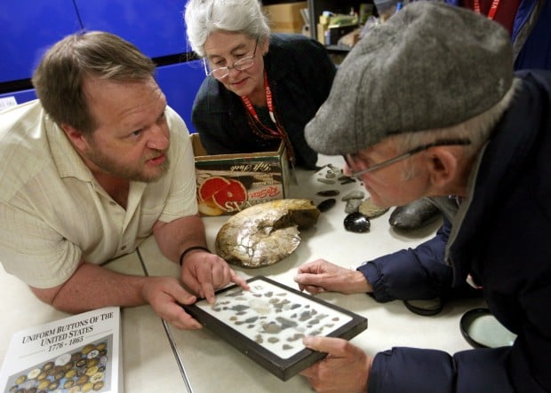 Prehistoric puzzlers: At BLM event, experts eyeball ancient objects