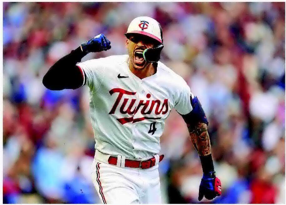 Twins get 1st series win since '02