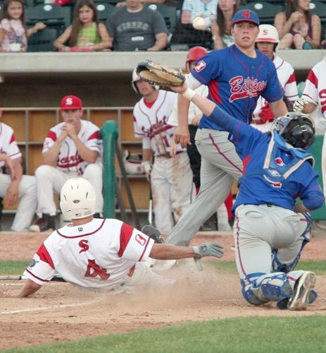 Scarlets rebound to rout Royals