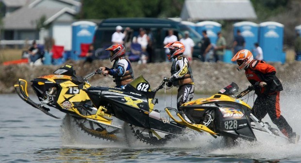 Feature Photos: Thunder on the water