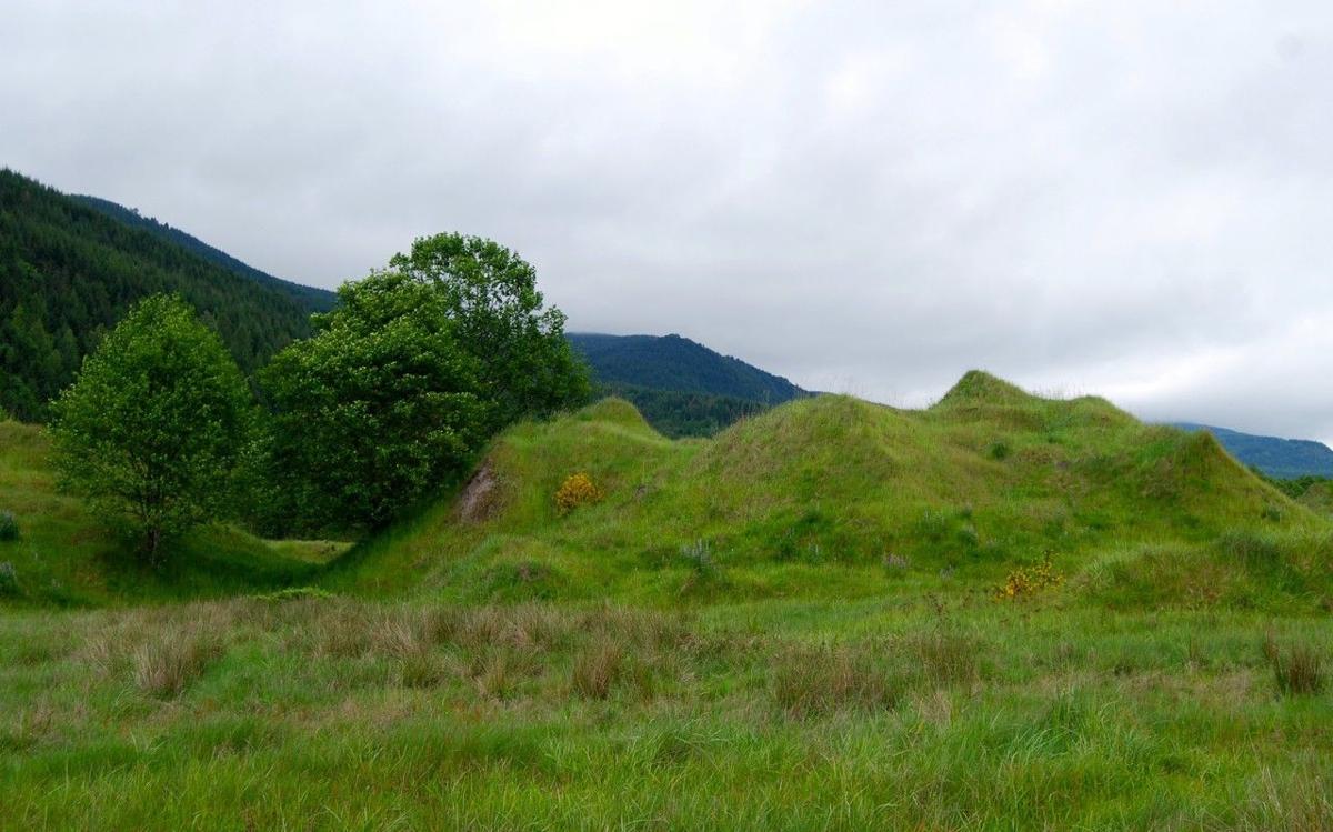 Washington hike features volcanic hummocks