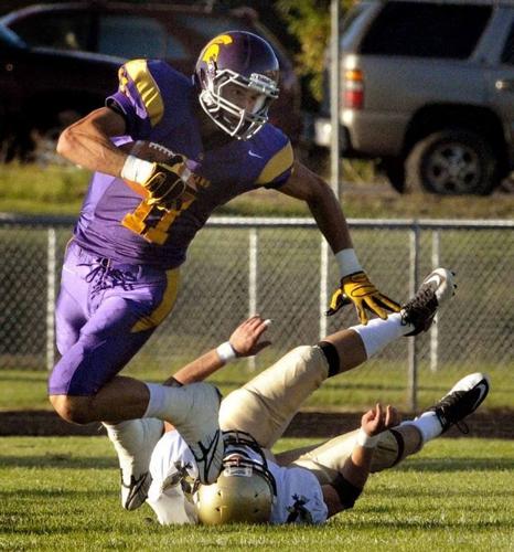 Grizzlies' Ben Roberts trades baseball for football