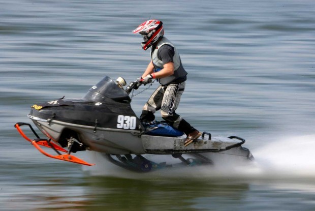 Feature Photos: Thunder on the water