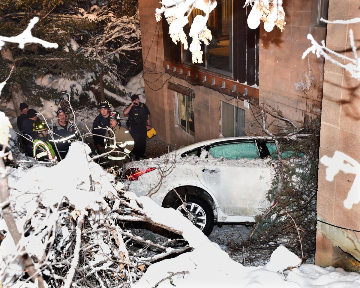 Driver injured as car crashes into house near Rims