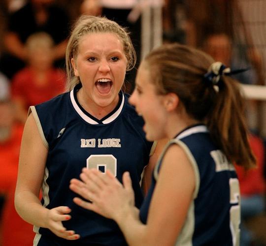 Lauren Mullaney perseveres on the volleyball court despite playing with ...