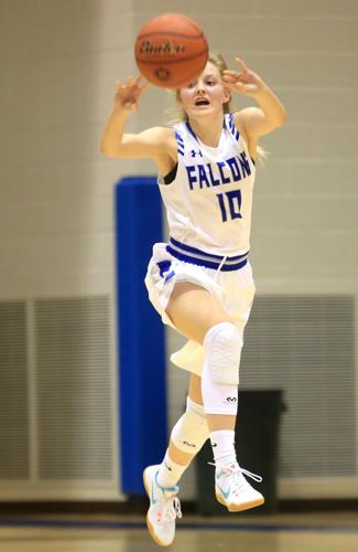 Opportunistic Hardin holds off Billings Skyview girls