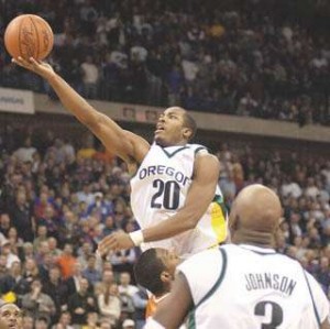 Freddie Jones lifts Oregon to 72-70 victory over Texas