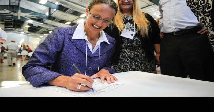 With no money, little experience, Amanda Curtis is Democrats' pick to ...