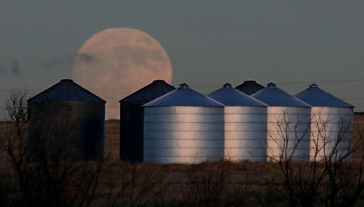 Photos: The moon rises over Billings on the winter solstice