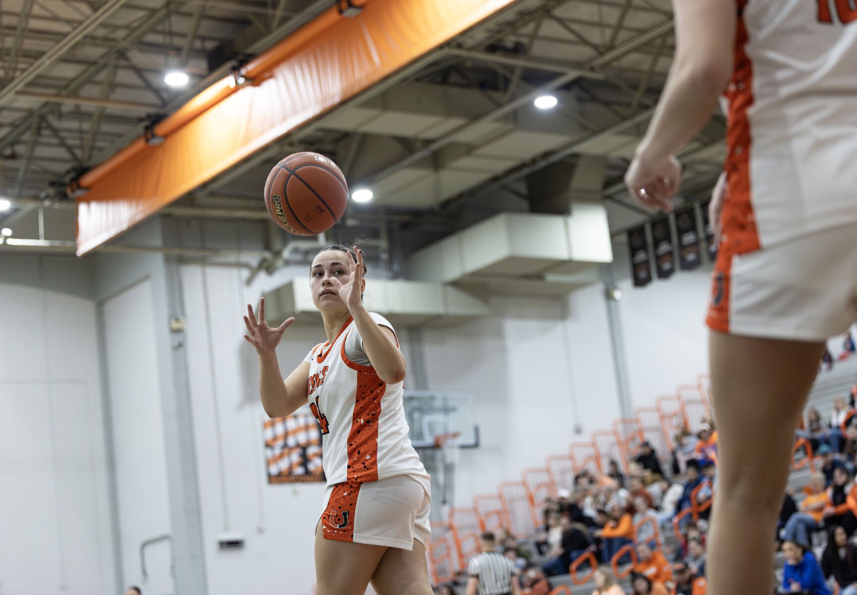 No. 1 Gallatin girls hoops rolls past No. 5 Senior