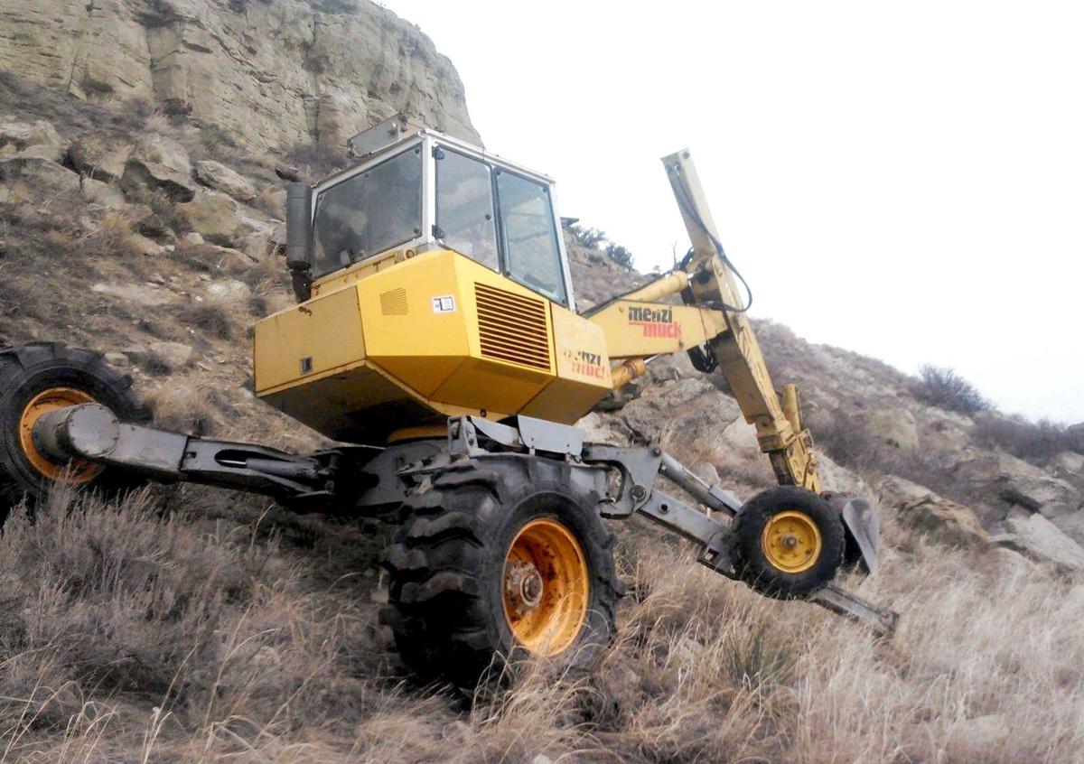 Spider excavator testing Rims' strength ahead of Zimmerman Trail work ...