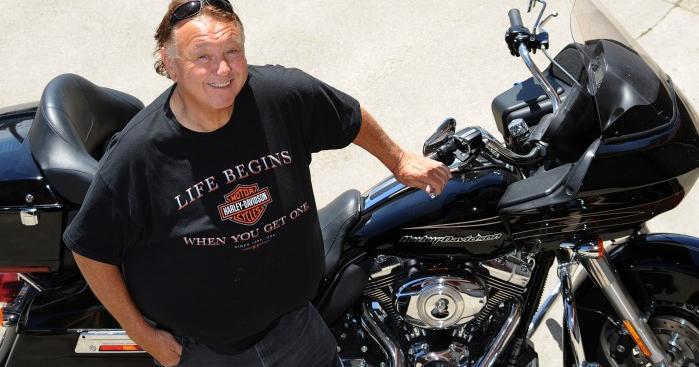 Motorcycle jumper takes it to the limit 1 more time