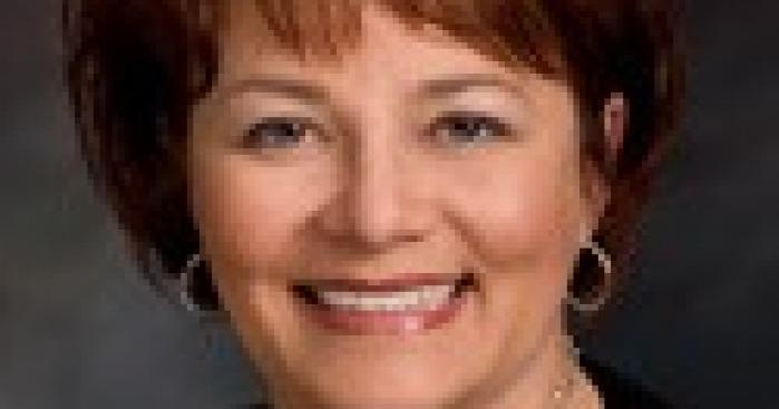 Clerk of court challenger Kristie Boelter maintains lead