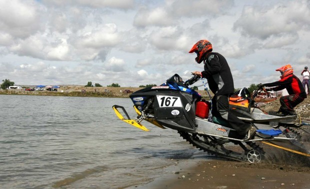 Feature Photos: Thunder on the water